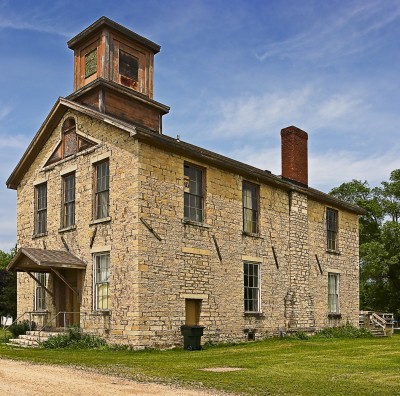 Old Building, Prairie du Chien, Wisconsin jigsaw puzzle in Street View ...