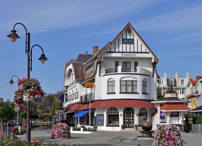 Chantecler Building in De Haan, Belgium jigsaw puzzle in Street View ...