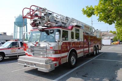 Deale Volunteer Fire Department Ladder Truck jigsaw puzzle in Cars ...