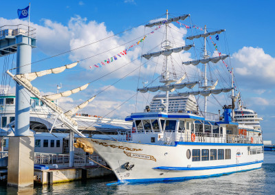 Ship in the Port of Kobe, Japan jigsaw puzzle in Puzzle of the Day ...